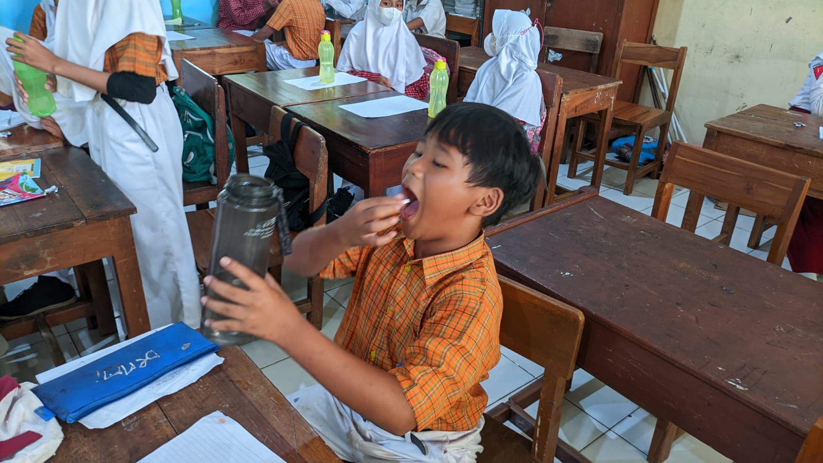 Cegah Penyakit Cacingan, Seluruh Peserta Didik SDN Srondol Wetan 01 ...